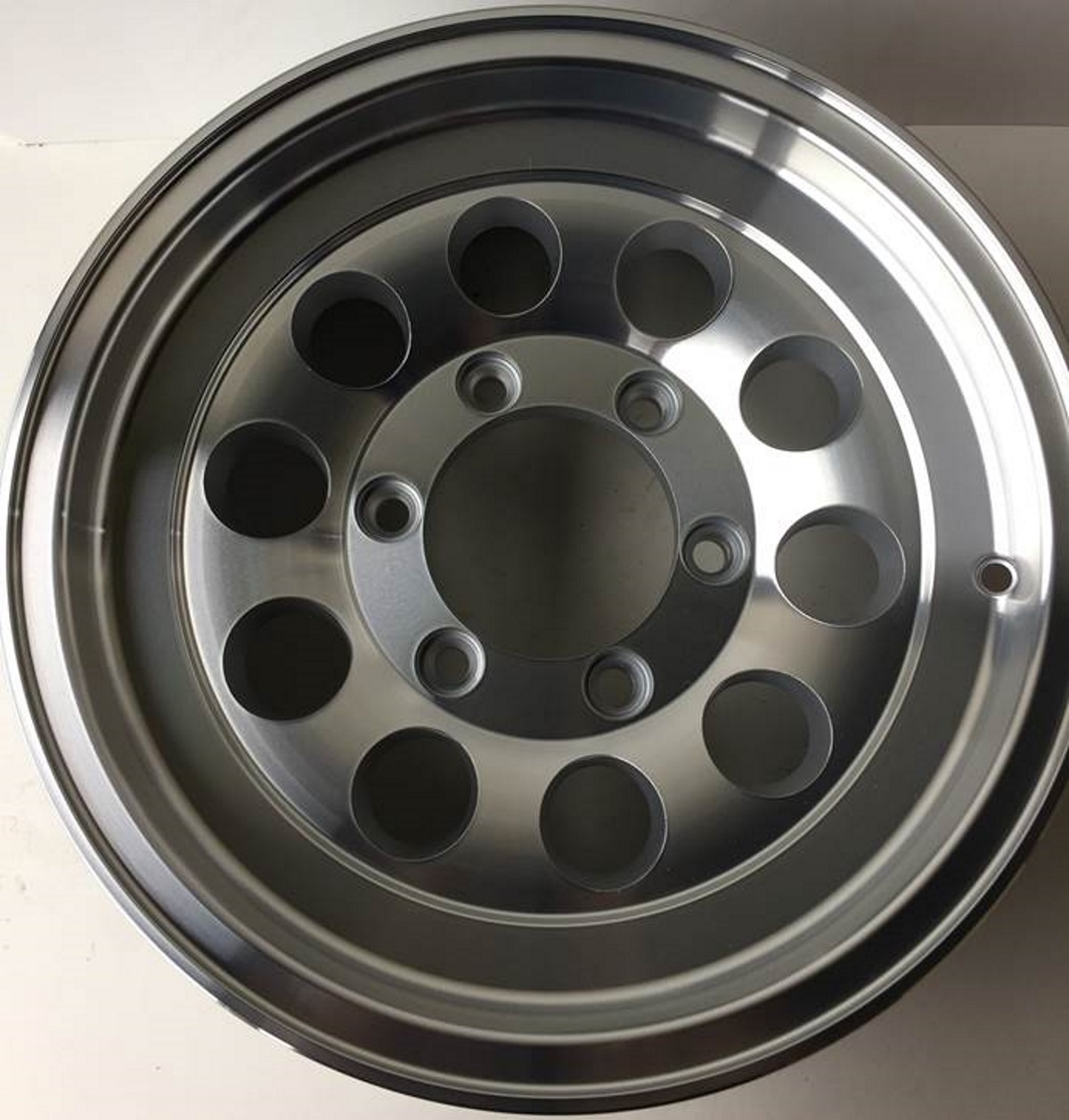 JANTE 15 X 6 6T / 5.5" ALUMINIUM MOD PILOT 4.27"